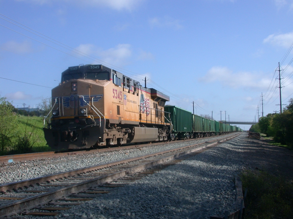 UP 5545 31Mar2010 SB End of NB on the side with Ballast at SNEED